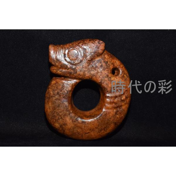 中国古美術 紅山文化風 河磨玉 変形龍 龍形玉器 玉彫刻 置物 古代風 中国美術 古玩 コレクション 工芸品 R08071906ご覧頂きましてありがとうございます。商品のサイズは（約）：重さ：約710g※実寸は素人採寸のため多少の誤差が生じ...