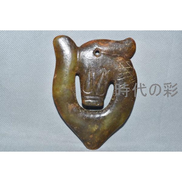 中国古美術 紅山文化風 河磨玉 龍 玉器 龍彫刻 玉製置物 古代風 吉祥工芸 中国美術 古玩 コレクション R08071911ご覧頂きましてありがとうございます。商品のサイズは（約）：重さ：約250g※実寸は素人採寸のため多少の誤差が生じる...