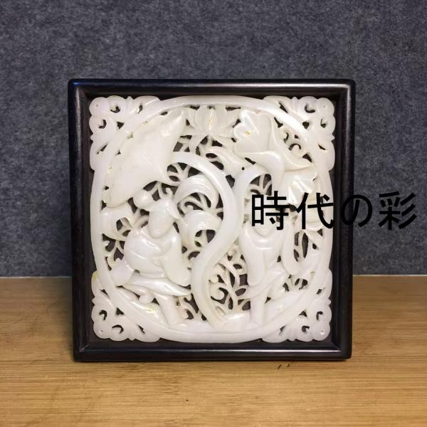 【紫檀 玉石象嵌小箱】唐木 木製 小物入れ 収納箱 中国古美術 工芸品 コレクション R08072503ご覧頂きましてありがとうございます。商品のサイズは（約）：約14×14×8cm重さ：535g※実寸は素人採寸のため多少の誤差が生じる場合...