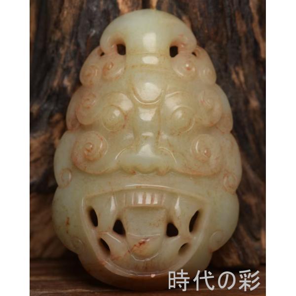 【時代の彩】中国古美術 和田玉 帶扣 玉器 古玉 彫刻 玉飾り 中国古玩 収蔵品 R08080410ご覧頂きましてありがとうございます。商品のサイズは（約）：約9.3×6.2×2.0cm重さ:113g※実寸は素人採寸のため多少の誤差が生じる...