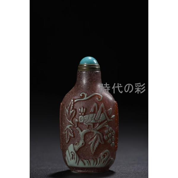 【手彫り琉璃鼻煙壺】中国古美術 琉璃細工 鼻煙壺 手彫り 唐物 古玩 工芸品 R08082002ご覧頂きましてありがとうございます。商品のサイズは（約）：高ささ85×幅44×厚さ32mm重さ：90g※実寸は素人採寸のため多少の誤差が生じる場...