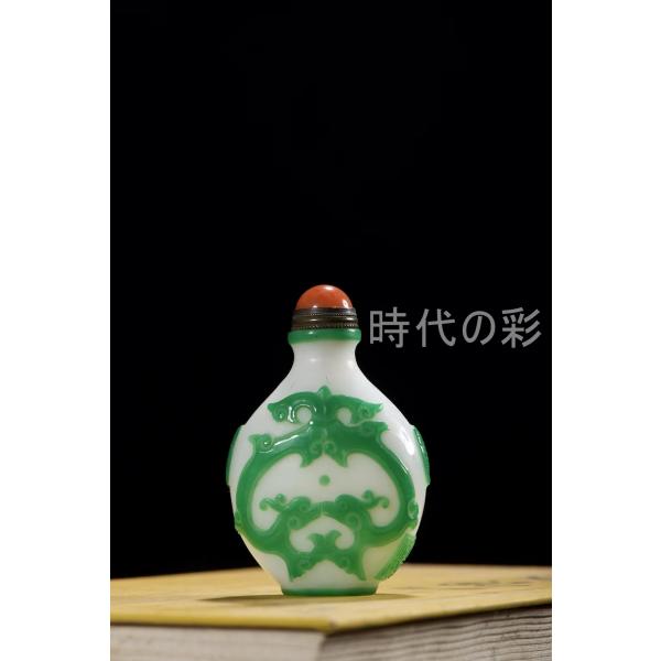 【手彫り 龍紋浮彫 琉璃鼻煙壺】中国古美術 琉璃細工 鼻煙壺 手彫り 唐物 古玩 工芸品 R08082025ご覧頂きましてありがとうございます。商品のサイズは（約）：高ささ73×幅47×厚さ28mm重さ：57g※実寸は素人採寸のため多少の誤...