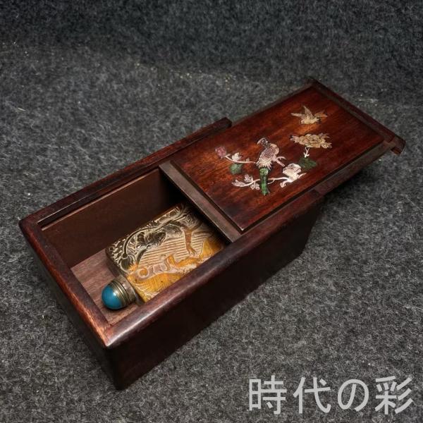 【花梨木螺鈿収納箱 角製彫鼻煙壺】中国古美術 天然角製 手彫り 鼻煙壺 七宝焼 木製宝石箱 唐物 古玩 工芸品 R26082406ご覧頂きましてありがとうございます。商品のサイズは（約）：箱：約14×8×6cm※実寸は素人採寸のため多少の誤...