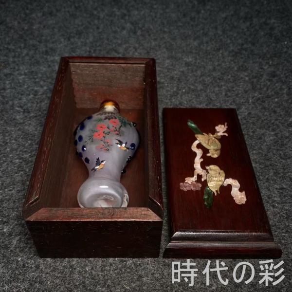 【花梨木螺鈿収納箱 内絵琉璃鼻煙壺】中国古美術 古法琉璃 内絵 鼻煙壺 七宝焼 螺鈿木箱 手描き細密画 唐物 古玩 R26082419ご覧頂きましてありがとうございます。商品のサイズは（約）：本体：約5.4×3.5×10.8cm箱：約15×...