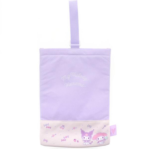 かわいい「マイメロディ・クロミ」デザイン♪入園・入学準備におススメの「シューズケース」です。はかま部分にキャラクターがプリントされた、シンプルなデザイン。やわらかく肌触りが良い、スウェット生地。持ち手付なので、机横のフックにも掛けられます。...