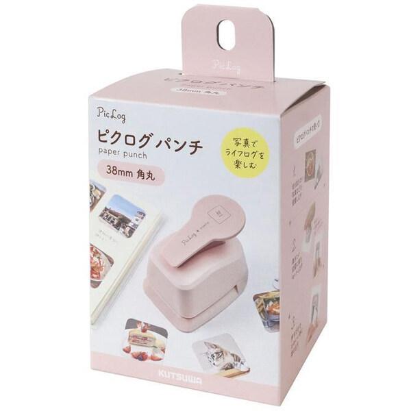 写真でライフログを楽しむ「Piclog (ピクログ)」シリーズ♪日々の写真や出来事を、抜いて飾れる「パンチ」です。写真や紙の角をやさしく整え、ページ全体にまとまりを生みます。ピンクの本体に、Piclogシリーズらしい軽やかな雰囲気を重ねたデ...