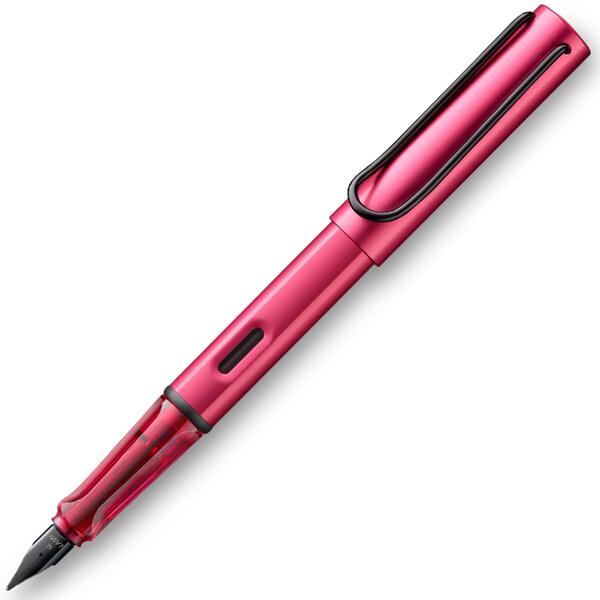 「LAMY safari (ラミー サファリ)」に並ぶ人気シリーズ「LAMY AL-star (ラミー アルスター)」。2024年の数量限定モデルは、生命の営みに不可欠な“火”をモチーフにした「fiery (ファイアリー)」!本体だけでなく...