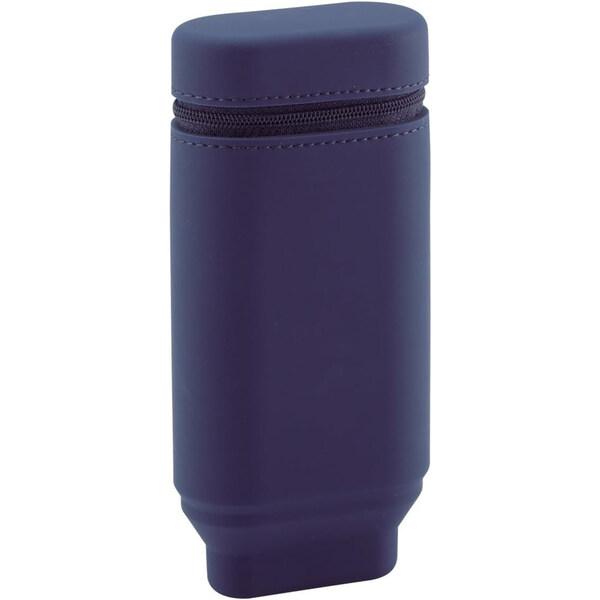 やわらかく手触りのいいシリコン素材で作られた『立つ』ペンケースです。上部ファスナーを開いて、机などの上で上から押すと底面が本体部に押し込まれペンケースがペンスタンドになります。しまう時は本体に押し込まれた部分を引っ張るだけ。シリコンの特性を...