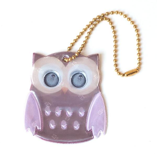 キラッと光って命を守る、交通安全グッズ♪スウェーデン生まれ「Glimmis (グリミス)」の「リフレクター」です。カラフルかわいい「フクロウ」デザイン。ご存知ですか? 歩行者の交通事故は、薄暗くなり始めてから夜間にかけて多く発生し、昼間の約...