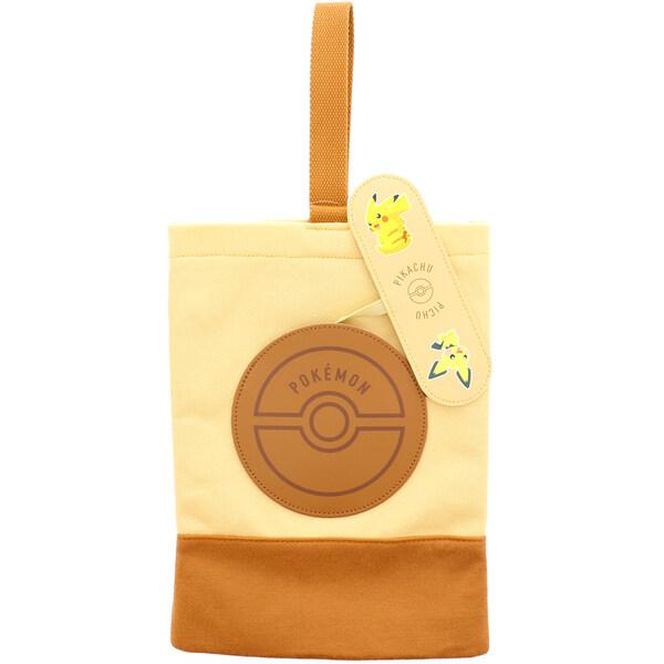 かっこいい「ポケットモンスター」デザイン♪入園・入学準備におススメの「シューズケース」です。モンスターボール柄のポケットに、チャームを出し入れできるギミックが楽しいデザイン!オモテ面にピカチュウ・ピチュウ、ウラ面にミミッキュ・パモが印刷され...