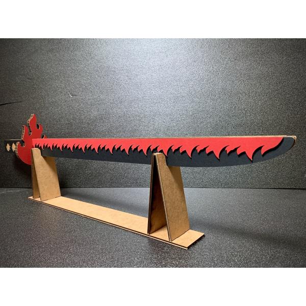 【発売日：2025年09月19日】工作教室専用品として人気の強化段ボールで出来た段刀を一般販売開始しました！全長は65cmなので、コスプレや演劇にも使用出来ますし、お子様へのプレゼントにも人気です！専用の台座付きなので、組み立てた後は飾って...