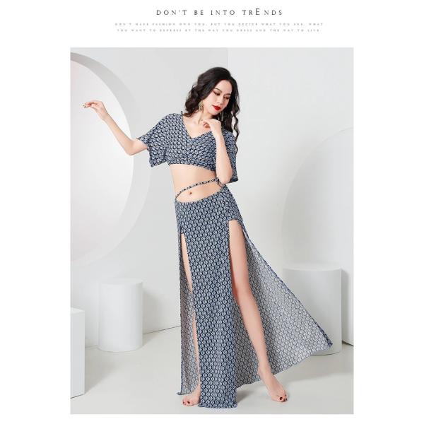 ベリーダンスプロフェッショナルスーツ女性用半袖トップ＋スカート2点セット。オリエンタルなデザインで、ベリーダンスを華やかに演出します。トップスは半袖で肩や背中を美しく見せ、女性らしいシルエットを作ります。スカートはギャザー入りで動くたびに優...