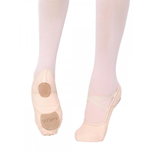 Capezio/カペジオのスプリットソ−ルバレエシューズ特徴：バレエシューズの生地が伸び縮みする生地を使用！引き紐が無くバレエシューズの甲の入り口はゴムが縫い付けて有ります。ゴムは片足2本づつのクロスゴムです足を包み込む様なフィット感がある...