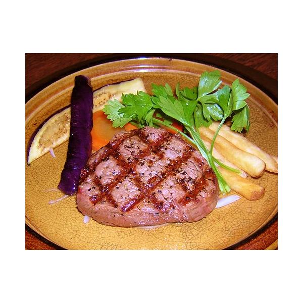 穀物肥育の濃厚ステーキです。チルドのステーキをご注文いただいてから急速冷凍してお届け。ご希望のお客様には、チルドでの発送も承ります。ふっくら、柔らかで、しかもお肉の濃厚な旨みが凝縮！お口に入れた瞬間に、その違いがわかります。◎１枚約１３０g...