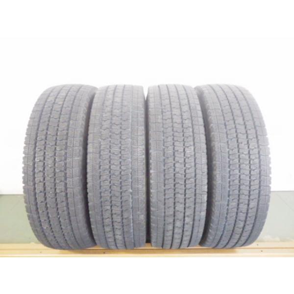 [商品情報][管理番号] L19483[メーカー] トーヨータイヤ(TOYO TIRE)[品名] DELVEX M935[サイズ] 205/70R16 111/109N[製造年] 2022年製 (日本製)[残溝] センター付近：約8.9-9...