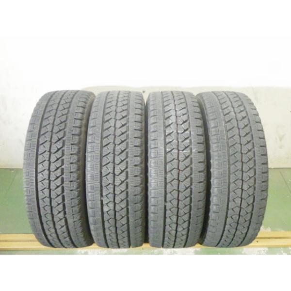 [商品情報][管理番号] L19714[メーカー] ブリヂストン(BRIDGESTONE)[品名] BLIZZAK W979[サイズ] 215/65R15 110/108L[製造年] 2017年製 (日本製)[残溝] センター付近：約9.2...