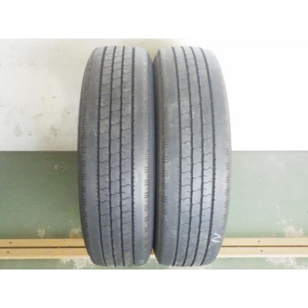 [商品情報][管理番号] L20088[メーカー] ダンロップ(DUNLOP)[品名] SP LT33[サイズ] 205/75R16 113/111L[製造年] 2016年製 (日本製)[残溝] センター付近：約5.2-5.6mm[本数] ...