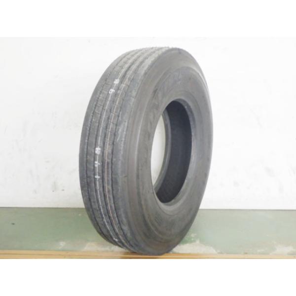 [商品情報][管理番号] L20264[メーカー] ダンロップ(DUNLOP)[品名] DECTES SP122[サイズ] 225/90R17.5 127/125L[製造年] 2015年製 (日本製)[残溝] イボ付ひと転がし (9.9分山...