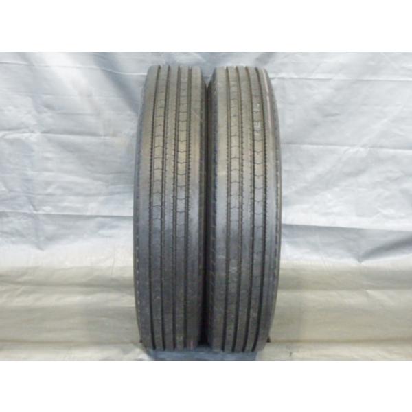 [商品情報][管理番号] UT3348[メーカー] ブリヂストン(BRIDGESTONE)[品名] V-STEEL RIB R110[サイズ] 9R22.5 14PR[製造年] 2005年製 (日本製)[残溝] イボ付ひと転がし (9.9分...