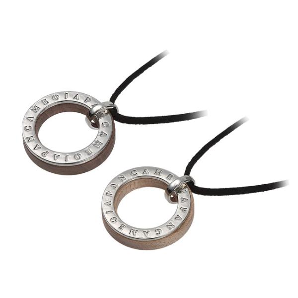 ■商品仕様スペックデータ素材：天然木材、合金サイズ(約)：リング直径3.2cm/革ひも72.0cm(調節可能)内容物・リング×2個（合金・木材 各1個）・革ひも×1本・スポイト付きミニボトル×1個収納概要・ダーツ×1set(3個)■商品説明...