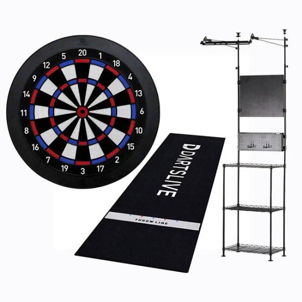 【商品仕様】■DARTSLIVE Homeサイズ：直径56.5cm×厚み3.2cmプレイングエリア：約15.5インチ重量：約3.2kg素材：プラスチック電源：USBまたは単4電池2本■ダーツスタンド BSD39-BKサイズ(組立時)：H22...