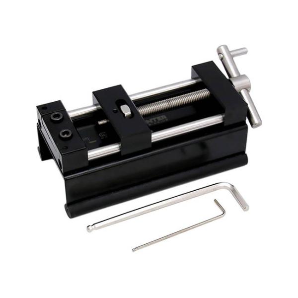 ■商品仕様スペックデータ サイズ ：15.5cm×8.2cm×6.2cm■商品説明ハードダーツ専用のポイント交換機です。 難しかったスティールダーツのポイントも自分で交換できます！！■ご注意※商品ページ掲載の商品仕様や、パッケージ・デザイン...