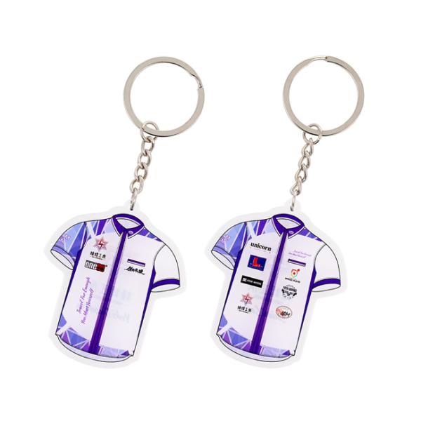 ■商品仕様スペックデータ素材：アクリルサイズ(約)：H6.2cm×W5.4cm内容量：1個■商品説明(2025.10.31 発売商品)小野寺由貴選手、佐藤詩織選手のユニフォーム風キーチェイン。スポンサーロゴや背面まで細かくデザインされていま...