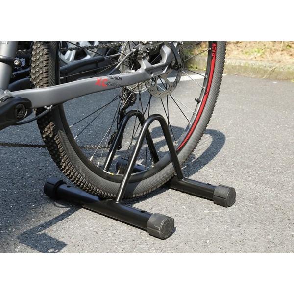 組み立て不要の簡単設置　自転車スタンドスタンドの無い自転車や、家の中に置きたい場合、駐車場や庭に駐輪場を作りたい方に。自転車をすっきり整理出来ると共に、風で自転車が倒れてしまうのを防ぎます。吊り下げ式タイプと異なり、置くだけで設置可能で、自...