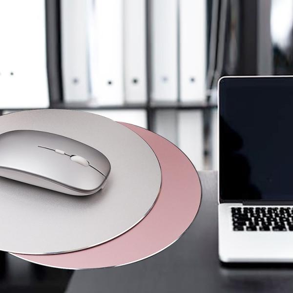 高品質アルミニウムマウスパッドは外観が非常にスタイリッシュな上、 全ての面に施したエッジ加工によりマウスパッドの高級感をより一層引き立てます。ワンランク上の上質なデザイン。裏面には滑り止めゴムを採用し、滑り止め機能を実現。表面は特殊加工によ...