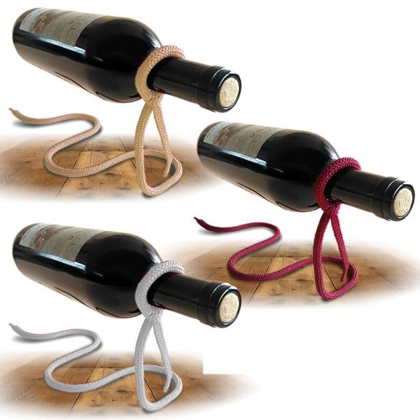 絶妙なバランスで固定されたデザイン鎖型のオシャレなスタンドまるでワインボトルが宙に浮かんでいるかのようなとてもユニークなワインボトルホルダーです「あれっ、どうなってるの？」と見た人誰もが興味をひくまるでワインボトルが宙に浮かんでいるかのよう...