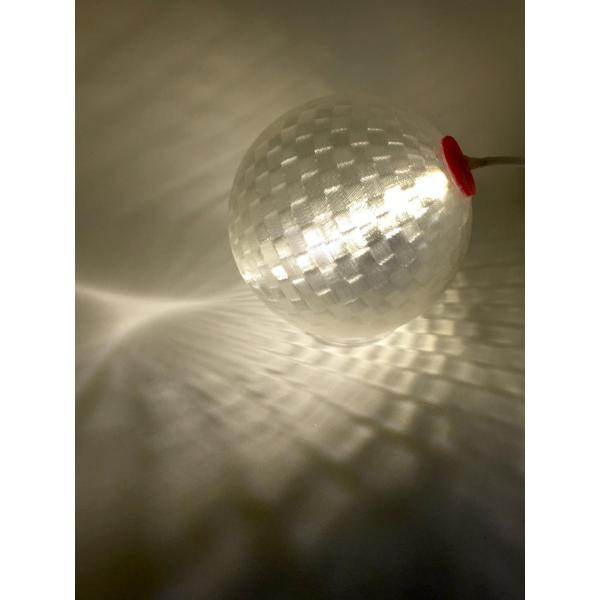 直径 8 cm 電球色の透明シェードつき軽量インテリア・ライトです．AC 100 V コンセントにつなぐときは電源オプションで 「AC 100 V 用電源アダプタつき」を選択してください．また，電源オプションで「乾電池電源つき」を選択すれば...