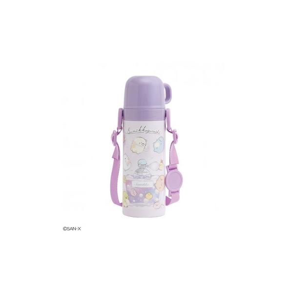 ピクニックやレジャーなどのお出かけがもっと楽しくなる。すみっコぐらしのコンパクト2WAYステンレスボトルができました。直飲みもコップを使って飲むこともできる便利な2WAY。ショルダー紐付きでお出かけにも。