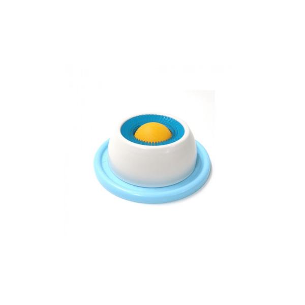 ボールをペロペロなめて、おいしい時間が長続きする食器です。