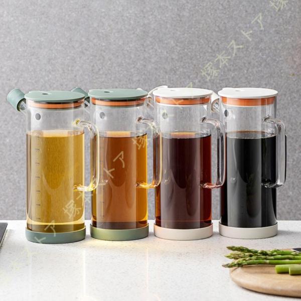 商品の説明550MLサイズ：18.1× 17.3cm、750MLサイズ：18.1× 20.9cm製品の形状は寸法図によって表示される形状と同じである色：ホワイト/グリーン素材：シリカゲル+PP+TPR目盛りがオイルポットオイル差しのガラスに...