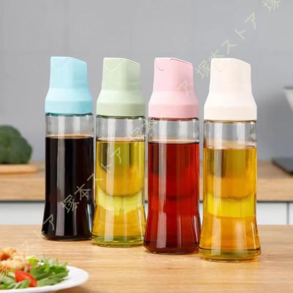 商品の説明容量：500ml色：ホワイト/グレー/ピンク/グリーン素材：ガラス+PP重力式自動開閉オイルボトルボトルを傾けると自動的に開き、直立すると閉じ、片手で簡単に注ぐことができる重力フリップキャップです。液だれしにくい油を注ぎ終わった後...