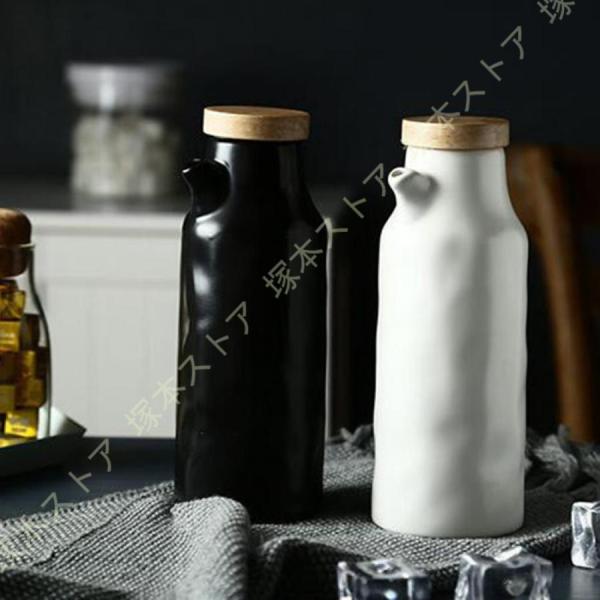 商品の説明400MLサイズ：7×18cm包装は空気柱で梱包します色：ホワイト/ブラック素材：セラミックス+竹蓋ユニークで斬新なデザイン、キッチンに彩りを添える。戻り油穴設計還流油、ドリップ防止、油の貯留防止、底面の滑り止めデザインは、安定し...