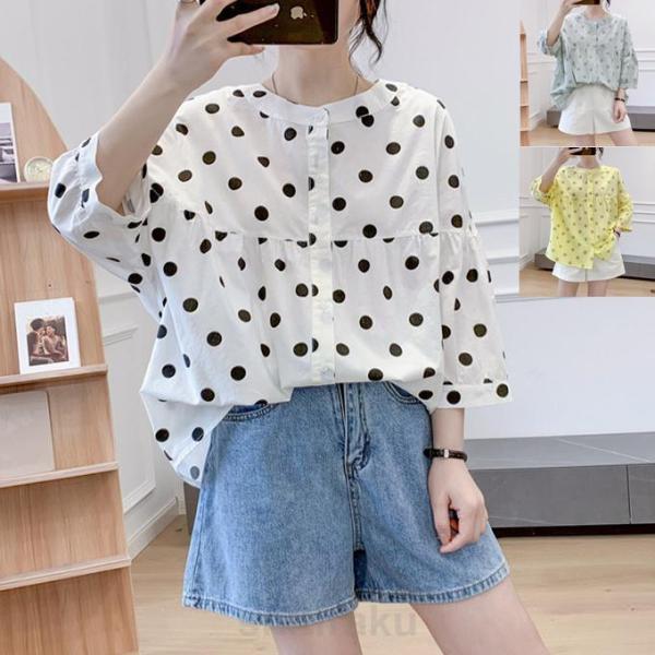 大きめドットが可愛いドルマン カラーブラウス 爽やか 薄手綿ブロード素材胸元から細かいギャザーを入れて切替したふんわり丸みシルエットゆったりサイズのドルマンシルエット小顔に見えるスタンドラウンドネック可愛い大きめ水玉模様がガーリー気分をアッ...