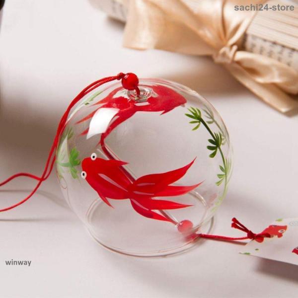 材質：ホウケイ酸耐熱ガラス風鈴サイズ：約6cm*7cmガラス風鈴は、可愛い絵柄と透き通る音色がの商品で、ガラスの涼しげな音色が広がり風が吹くのが待ち遠しくなりそうです。軒に風鈴が吊り下がっている，窓やドアの近くに置かれ、庭の装飾品として家の...