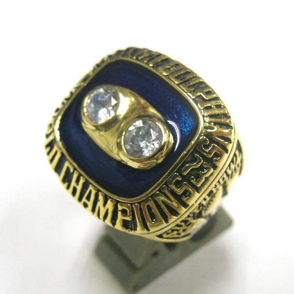「Miami Dolphins」1973年 チャンピオンリングです。リングサイズ：21号 (幅があるので1サイズ大きい物をおすすめします) 重さ（約）：37ｇ最大幅（約）：24ｍｍ 材質：ブラス製、金メッキ塗装　ジルコニア付き※金メッキは使...