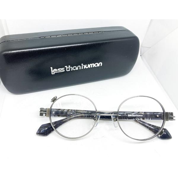 Less than human（レスザンヒューマン）2023年 春夏モデル！！左右のねじ止めと、テンプルサイドがアシンメトリーなデザインです。DTW　Col.89　47□20-143　made in japan　男女兼用　定価42,000円...