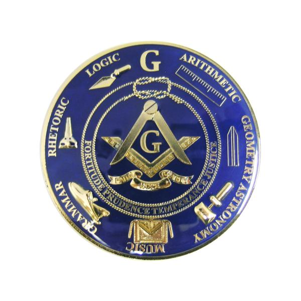 厚みもあるズッシリ重いメタル製（材質不明）にエナメルです。裏は薄いスポンジ付きの両面テープになっております。直径(約)：76ｍｍ重量(約)：61g