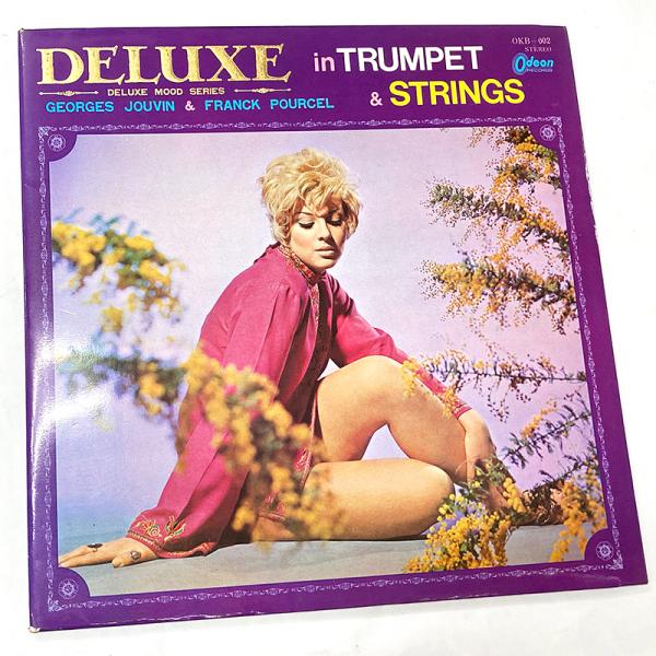 レコード溝状態は薄傷あれど良好かと思います。日本語解説版付き！ 長い年月、針を落としておりませんので音確認出来ておりません。業者にて純銀ナノコロイド超純水にてカビ等の洗浄およびカビ再防止済み。但しレコードの入っているビニールは洗浄しておりま...