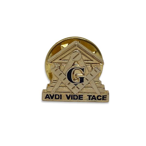 フリーメイソンのメタル製ピンバッチです。大きさ（約）：縦12ｍｍ×横13mm　 後ろの針の長さ：7ｍｍ重量(約)：7ｇ抜きのある絵柄の場合クリアの塗料(レジン？)が付着している場合ございます。ご了承の上ご注文下さい。
