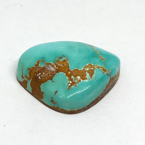 【発売日：2024年06月20日】ロイストーンターコイズのカボションルース 27ct です。商品番号 RS-026大きさ(約)：20.5×22mm　最大厚み(約)：8mm※バッキング済画像でのご判断でノークレームノーリターンでお願いします。...