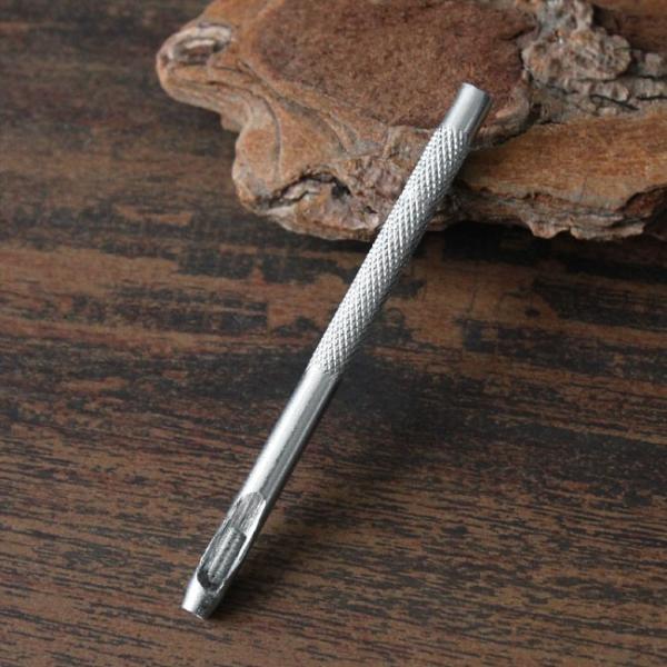 こちらはメール便発送となります。■使い方■穴をあけたい部分にポンチを直立させ、ポンチの頭をハンマーなどで叩いて穴をあけます。※ポンチを叩く道具は付属しません。