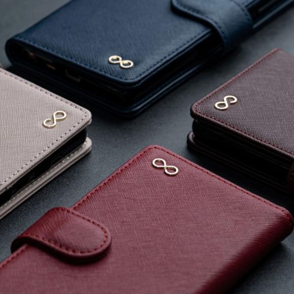 本革サフィアーノレザー仕上げの手帳型ウォレットケースです。スマホを保護しながらカードなどの収納にも◎お洒落で上品な本革レザータイプです。ストラップ付きなので、ちょっとしたお出かけにはお財布代わりに活用も出来そうです。※対応機種：Galaxy...