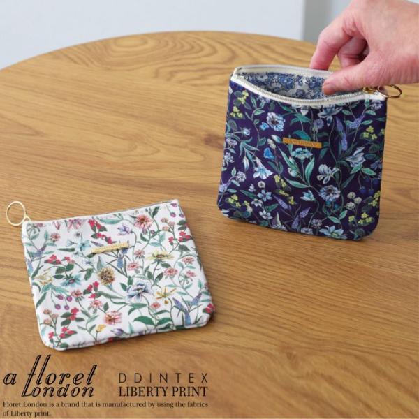 表面と内側にそれぞれ別のリバティプリント生地を組み合わせて使用した、コンパクトサイズのフラットポーチです。表だけではなく内側からも顔をのぞかせる花柄が、さり気ない可愛さを演出しています。■サイズ:13×13.5ｃｍ■柄一覧：メグミ/アニー/...