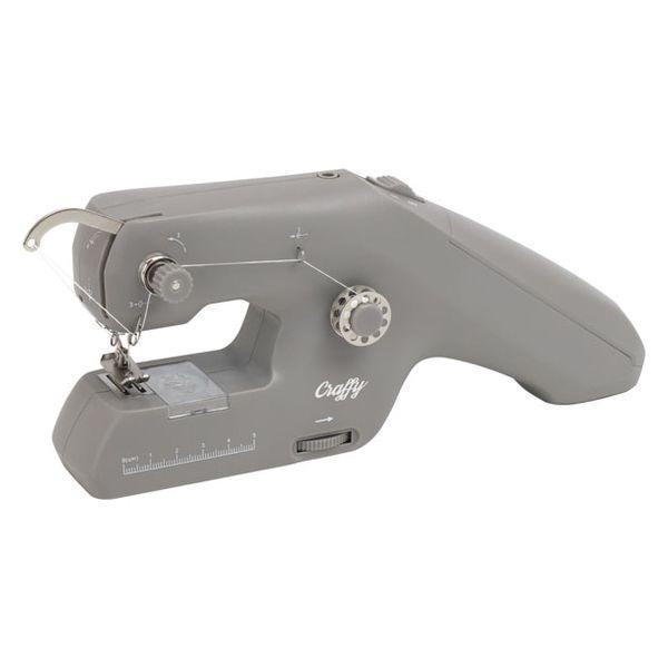マクロス MEH-163 ハンディ &amp; 置き型 2WAYミシン クラッフィー グレー●置いて/持っての2WAYミシンコンパクトな置き型ミシンとして、手に持ったハンディミシンとして手軽に使用できる●中厚手の生地も縫えるデニムやコットン...