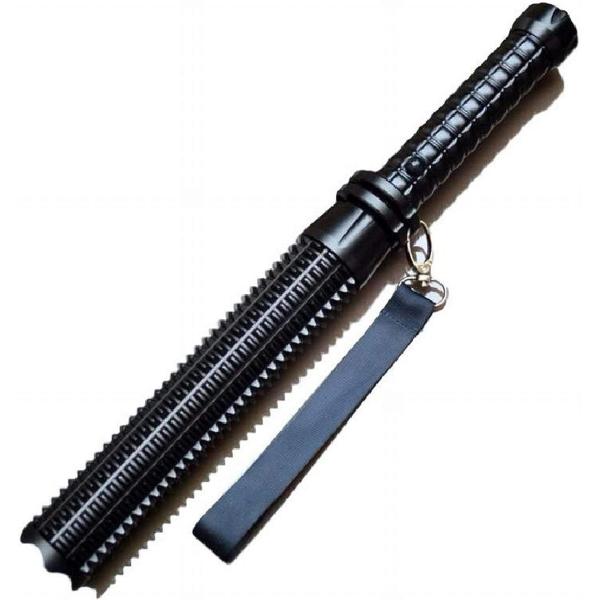 普段使いから、緊急・防犯、アウトドア、外出など様々なシーンでお使い頂けます。ライト部分が最大41cmまで伸び、手の入らない、届かない所や照らしにくい所も照らす事ができます。また、ズーム機能もついているので、野外等の広い場所でのご使用にも便利...