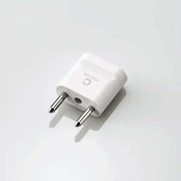 出張者や旅行者のニーズを細かくサポートするトラベルグッズ“Concierjet(コンシェルジェット)”シリーズ。 海外のCタイプのコンセントを日本の形状に変換できる、二重の安全設計を採用した変換プラグ。出張者や旅行者のニーズを細かくサポート...